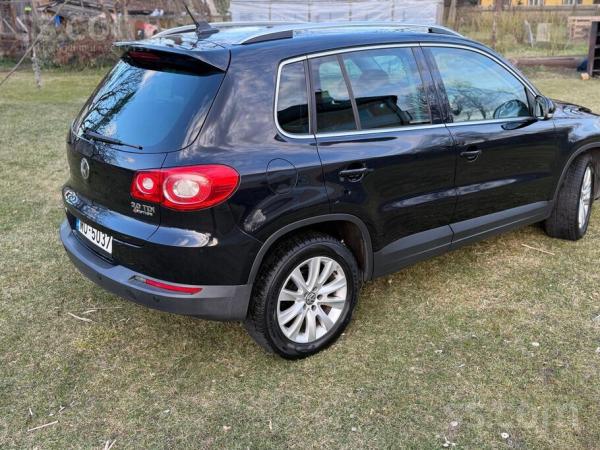 Black Volkswagen Tiguan 2009 in Riga, with an engine capacity of 2.00 L and mileage of 249 thousand km for 6000 €, photo 3 on AUTOMOTO.COM.LV