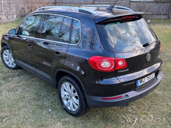 Black Volkswagen Tiguan 2009 in Riga, with an engine capacity of 2.00 L and mileage of 249 thousand km for 6000 €, photo 4 on AUTOMOTO.COM.LV