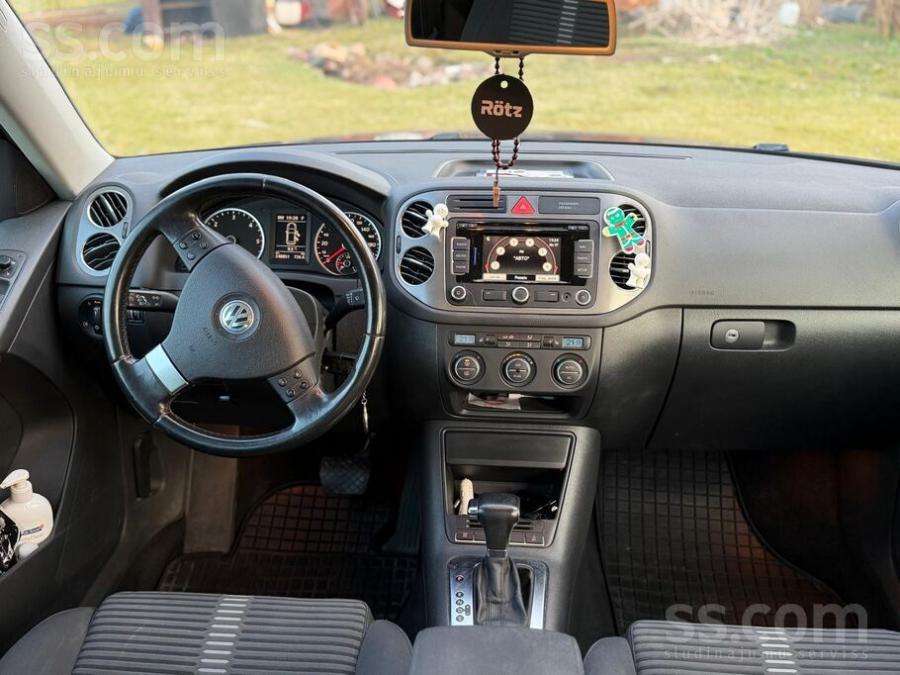 Melns Volkswagen Tiguan 2009 Rīga, ar dzinēja tilpumu 2.00 L un nobraukumu 249 tūkst. km par 5700 €, foto 6 vietnē AUTOMOTO.COM.LV