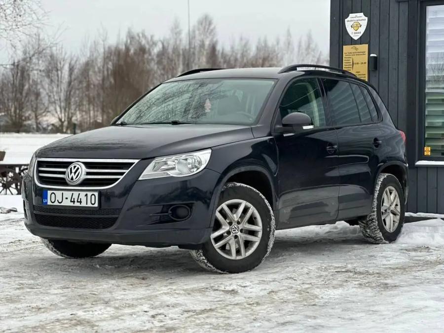 Black Volkswagen Tiguan 2009 in Jelgava, with an engine capacity of 1.40 L and mileage of 175 thousand km for 6690 €, photo 1 on AUTOMOTO.COM.LV