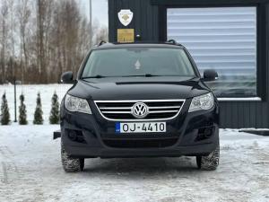Black Volkswagen Tiguan 2009 in Jelgava, with an engine capacity of 1.40 L and mileage of 175 thousand km for 6690 €, photo 3 on AUTOMOTO.COM.LV