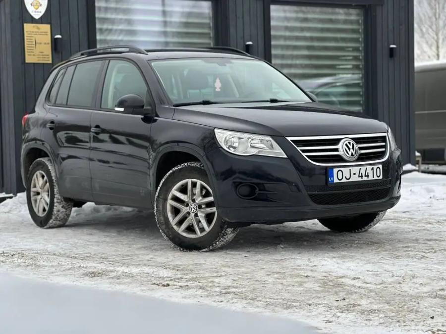 Black Volkswagen Tiguan 2009 in Jelgava, with an engine capacity of 1.40 L and mileage of 175 thousand km for 6690 €, photo 4 on AUTOMOTO.COM.LV