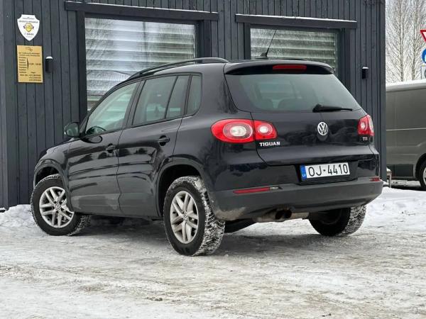 Black Volkswagen Tiguan 2009 in Jelgava, with an engine capacity of 1.40 L and mileage of 175 thousand km for 6690 €, photo 4 on AUTOMOTO.COM.LV
