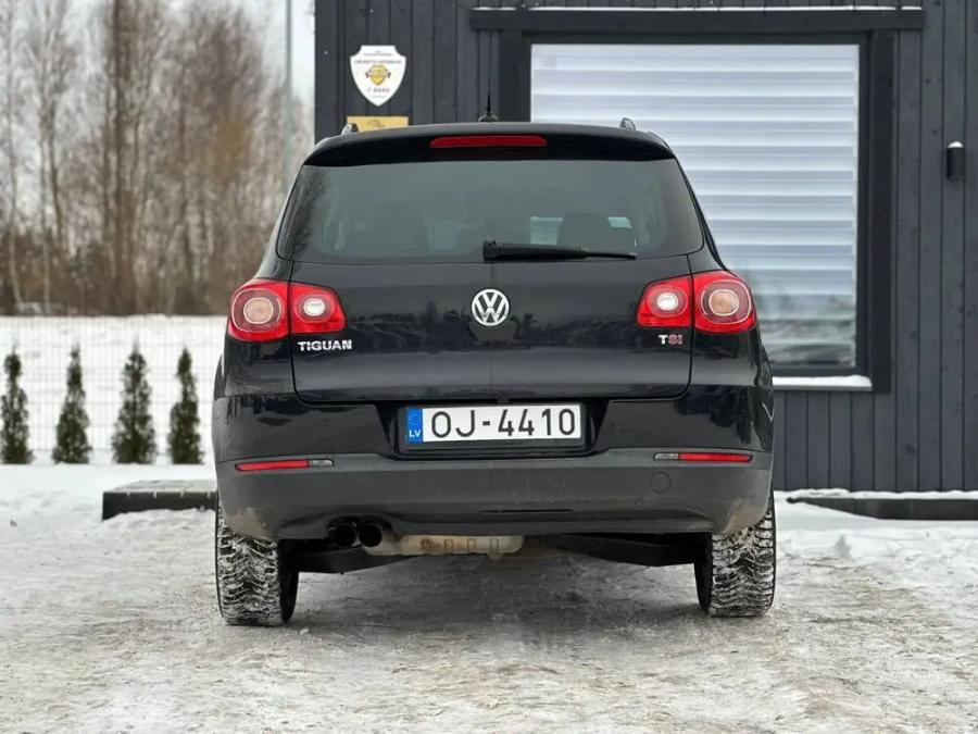 Black Volkswagen Tiguan 2009 in Jelgava, with an engine capacity of 1.40 L and mileage of 175 thousand km for 6690 €, photo 6 on AUTOMOTO.COM.LV