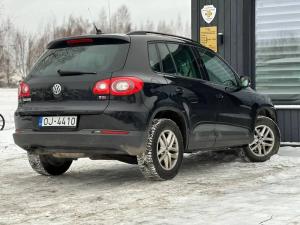 Black Volkswagen Tiguan 2009 in Jelgava, with an engine capacity of 1.40 L and mileage of 175 thousand km for 6690 €, photo 7 on AUTOMOTO.COM.LV