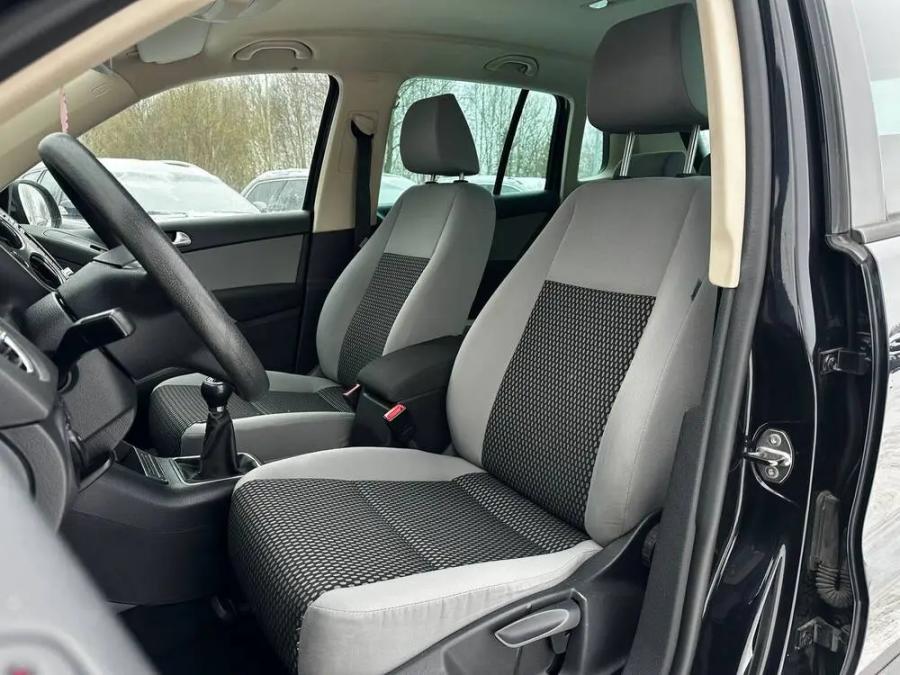 Black Volkswagen Tiguan 2009 in Jelgava, with an engine capacity of 1.40 L and mileage of 175 thousand km for 6690 €, photo 8 on AUTOMOTO.COM.LV