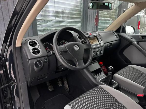 Black Volkswagen Tiguan 2009 in Jelgava, with an engine capacity of 1.40 L and mileage of 175 thousand km for 6690 €, photo 8 on AUTOMOTO.COM.LV