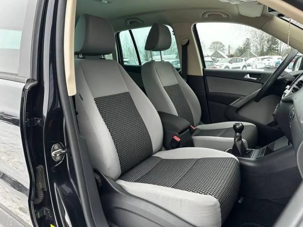 Black Volkswagen Tiguan 2009 in Jelgava, with an engine capacity of 1.40 L and mileage of 175 thousand km for 6690 €, photo 9 on AUTOMOTO.COM.LV