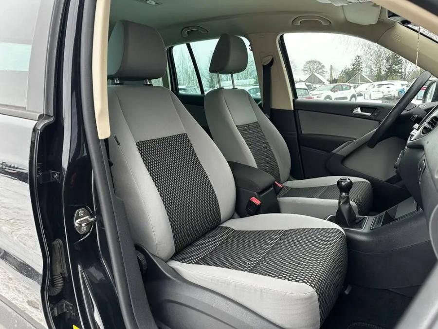 Black Volkswagen Tiguan 2009 in Jelgava, with an engine capacity of 1.40 L and mileage of 175 thousand km for 6690 €, photo 10 on AUTOMOTO.COM.LV
