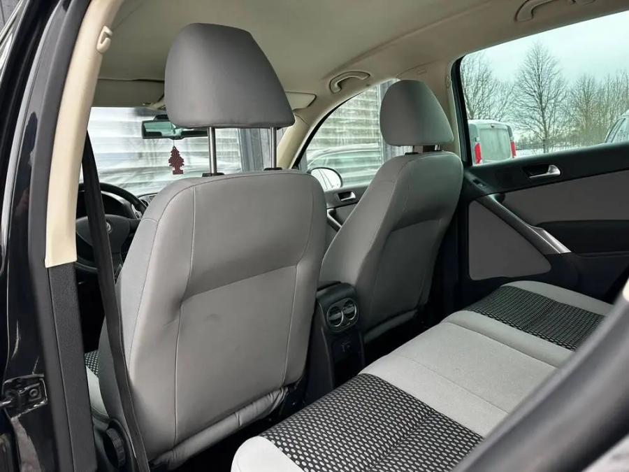Black Volkswagen Tiguan 2009 in Jelgava, with an engine capacity of 1.40 L and mileage of 175 thousand km for 6690 €, photo 14 on AUTOMOTO.COM.LV