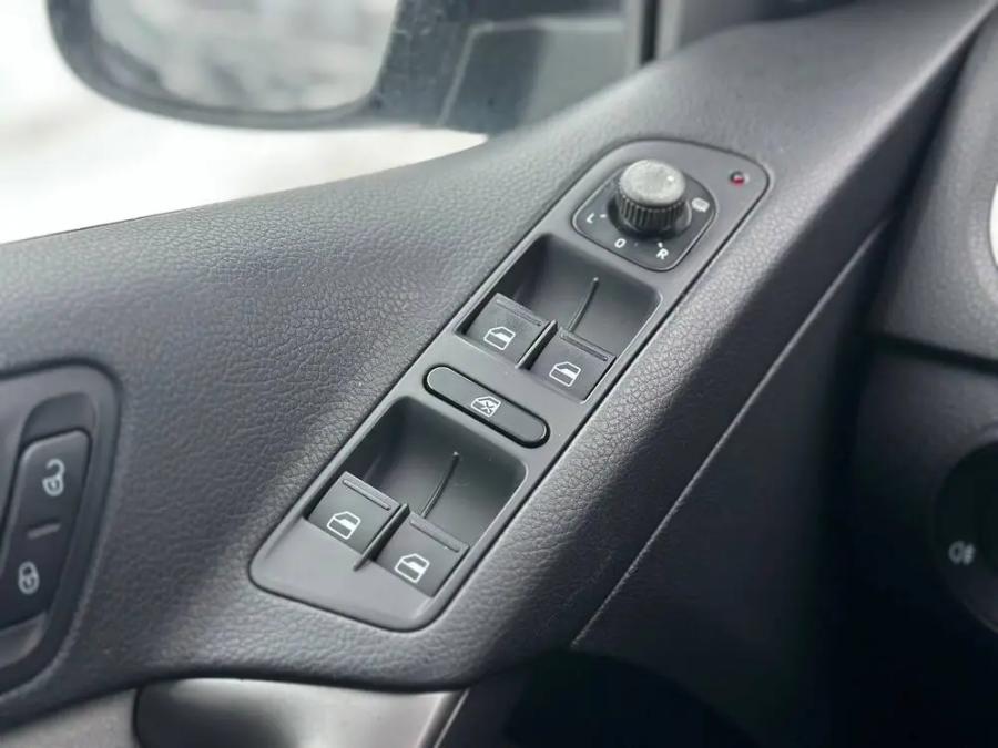 Black Volkswagen Tiguan 2009 in Jelgava, with an engine capacity of 1.40 L and mileage of 175 thousand km for 6690 €, photo 17 on AUTOMOTO.COM.LV