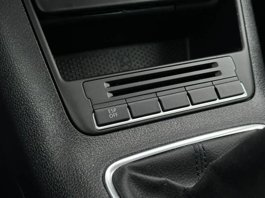 Black Volkswagen Tiguan 2009 in Jelgava, with an engine capacity of 1.40 L and mileage of 175 thousand km for 6690 €, photo 25 on AUTOMOTO.COM.LV