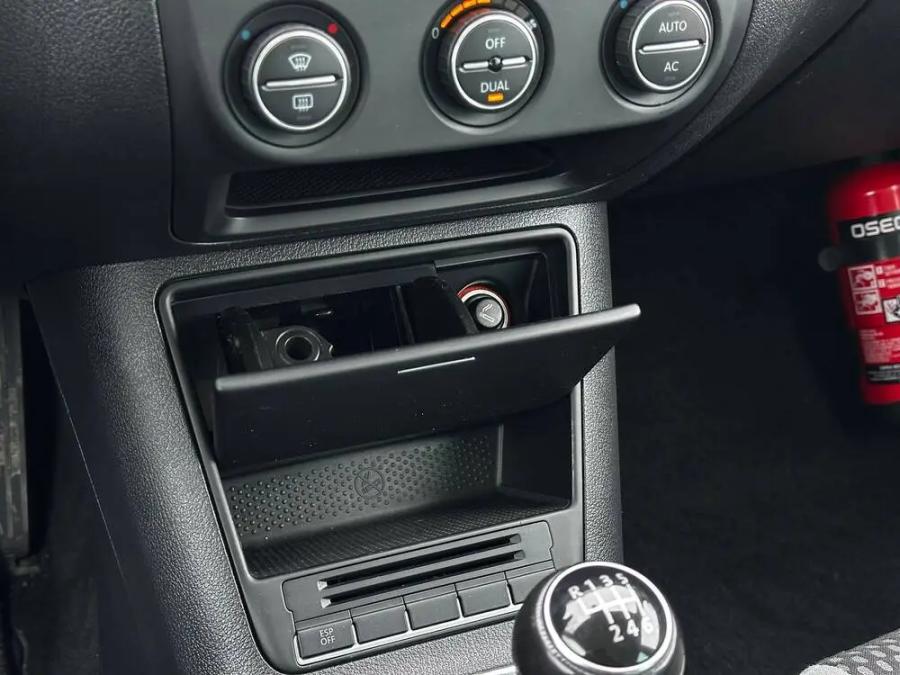 Black Volkswagen Tiguan 2009 in Jelgava, with an engine capacity of 1.40 L and mileage of 175 thousand km for 6690 €, photo 26 on AUTOMOTO.COM.LV