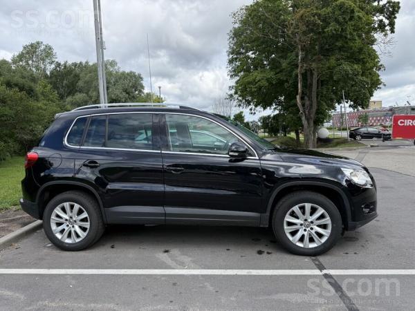 Melns Volkswagen Tiguan 2009 Rīga, ar dzinēja tilpumu 2.00 L un nobraukumu 239 tūkst. km par 6000 €, foto 8 vietnē AUTOMOTO.COM.LV
