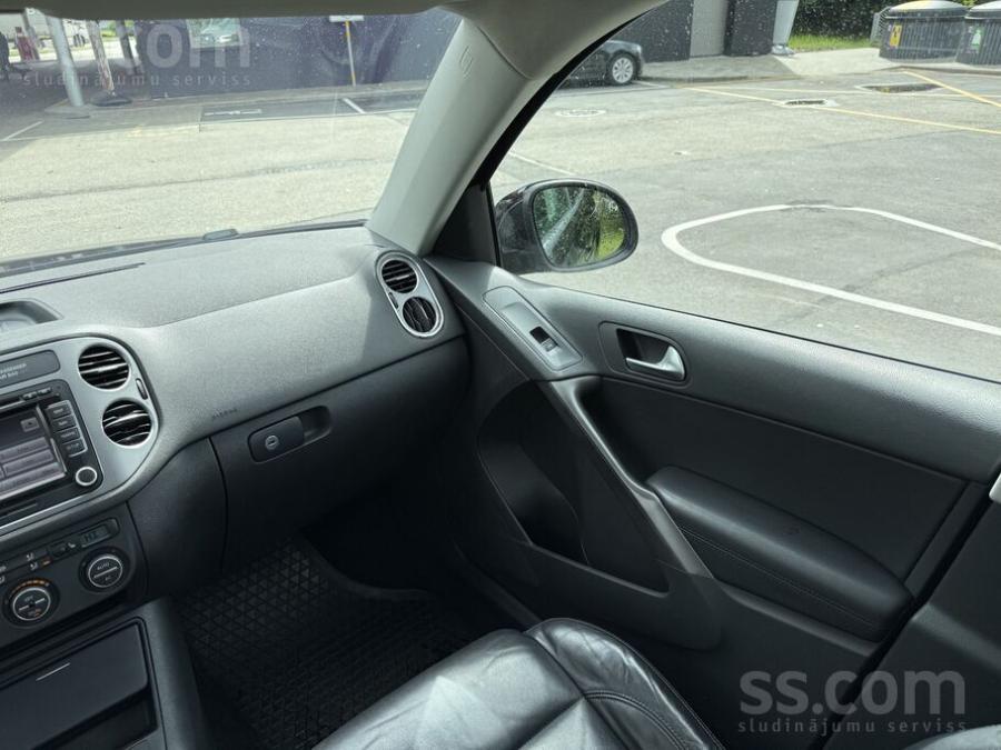 Melns Volkswagen Tiguan 2009 Rīga, ar dzinēja tilpumu 2.00 L un nobraukumu 239 tūkst. km par 6000 €, foto 25 vietnē AUTOMOTO.COM.LV