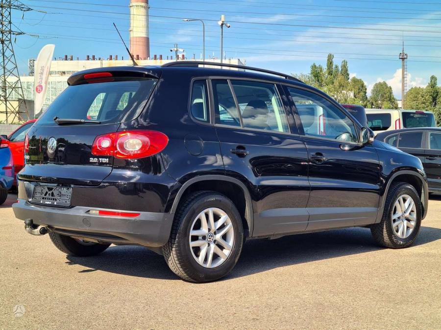 Melns Volkswagen Tiguan 2009 Kauņa, ar dzinēja tilpumu 2.00 L un nobraukumu 258 tūkst. km par 6200 €, foto 5 vietnē AUTOMOTO.COM.LV