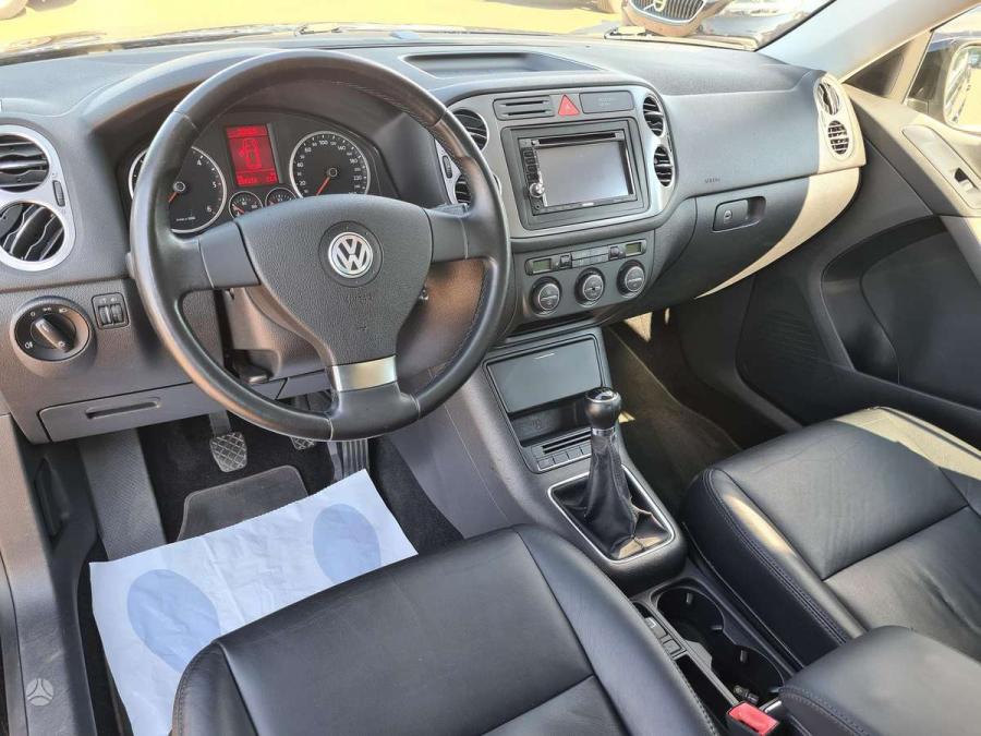 Melns Volkswagen Tiguan 2009 Kauņa, ar dzinēja tilpumu 2.00 L un nobraukumu 258 tūkst. km par 6200 €, foto 19 vietnē AUTOMOTO.COM.LV