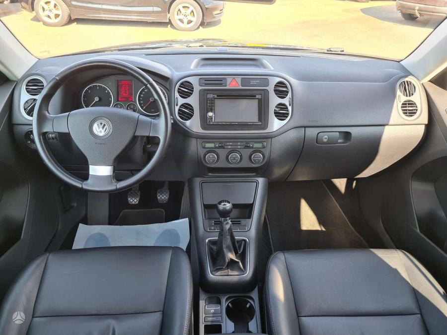 Melns Volkswagen Tiguan 2009 Kauņa, ar dzinēja tilpumu 2.00 L un nobraukumu 258 tūkst. km par 6200 €, foto 21 vietnē AUTOMOTO.COM.LV