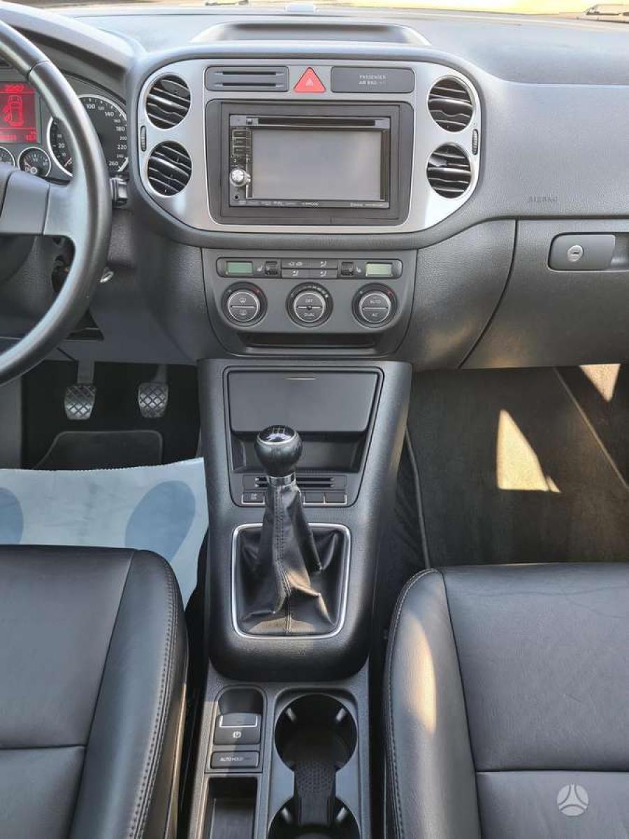 Melns Volkswagen Tiguan 2009 Kauņa, ar dzinēja tilpumu 2.00 L un nobraukumu 258 tūkst. km par 6200 €, foto 22 vietnē AUTOMOTO.COM.LV