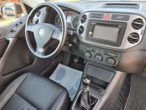 Melns Volkswagen Tiguan 2009 Kauņa, ar dzinēja tilpumu 2.00 L un nobraukumu 258 tūkst. km par 6200 €, foto 25 vietnē AUTOMOTO.COM.LV
