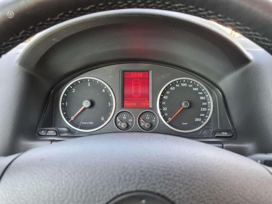 Melns Volkswagen Tiguan 2009 Kauņa, ar dzinēja tilpumu 2.00 L un nobraukumu 258 tūkst. km par 6200 €, foto 26 vietnē AUTOMOTO.COM.LV