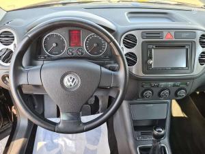 Melns Volkswagen Tiguan 2009 Kauņa, ar dzinēja tilpumu 2.00 L un nobraukumu 258 tūkst. km par 6200 €, foto 27 vietnē AUTOMOTO.COM.LV
