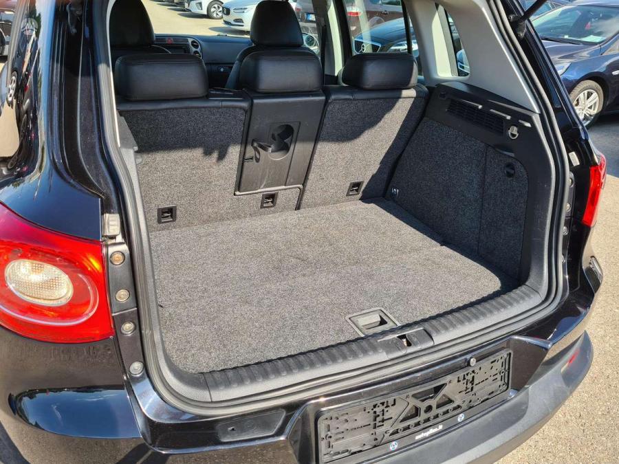 Melns Volkswagen Tiguan 2009 Kauņa, ar dzinēja tilpumu 2.00 L un nobraukumu 258 tūkst. km par 6200 €, foto 31 vietnē AUTOMOTO.COM.LV