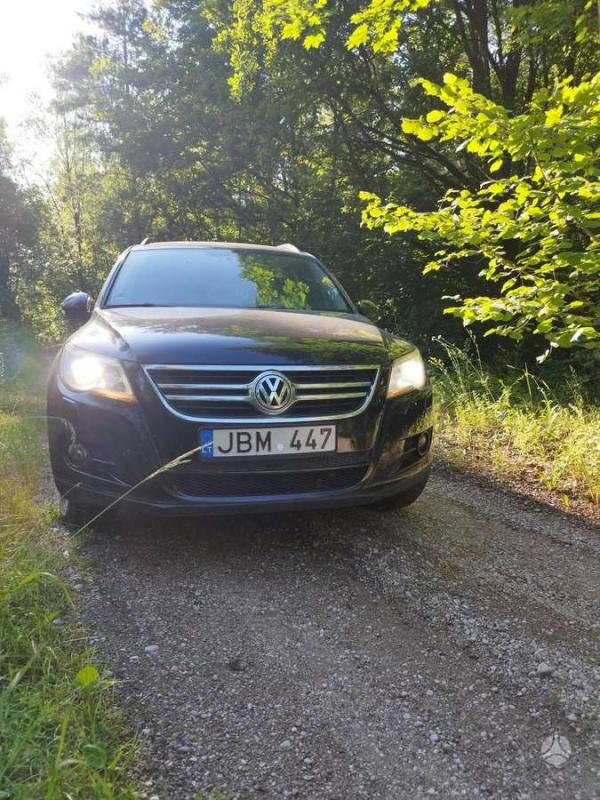 Black Volkswagen Tiguan 2009 in Vilnius, with an engine capacity of 1.98 L and mileage of 257 thousand km for 3700 €, photo 3 on AUTOMOTO.COM.LV