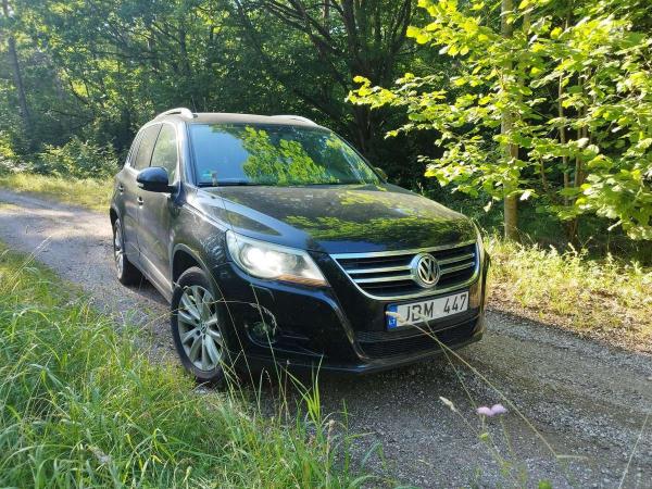 Black Volkswagen Tiguan 2009 in Vilnius, with an engine capacity of 1.98 L and mileage of 257 thousand km for 3700 €, photo 4 on AUTOMOTO.COM.LV