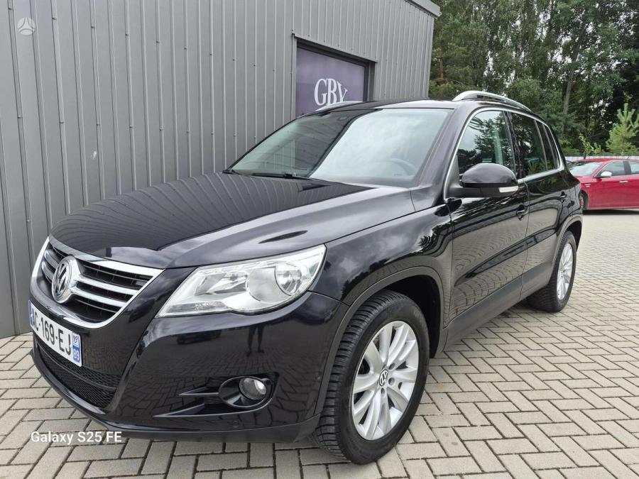 Black Volkswagen Tiguan 2009 in Taurage, with an engine capacity of 2.00 L and mileage of 231 thousand km for 5200 €, photo 1 on AUTOMOTO.COM.LV