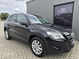 Black Volkswagen Tiguan 2009 in Taurage, with an engine capacity of 2.00 L and mileage of 231 thousand km for 5200 €, photo 4 on AUTOMOTO.COM.LV