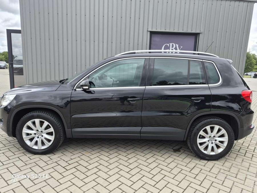 Black Volkswagen Tiguan 2009 in Taurage, with an engine capacity of 2.00 L and mileage of 231 thousand km for 5200 €, photo 8 on AUTOMOTO.COM.LV