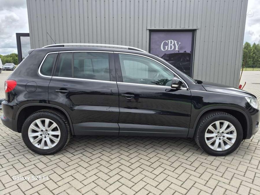 Black Volkswagen Tiguan 2009 in Taurage, with an engine capacity of 2.00 L and mileage of 231 thousand km for 5200 €, photo 9 on AUTOMOTO.COM.LV