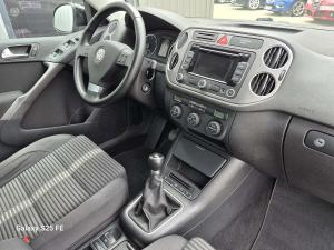 Black Volkswagen Tiguan 2009 in Taurage, with an engine capacity of 2.00 L and mileage of 231 thousand km for 5200 €, photo 11 on AUTOMOTO.COM.LV