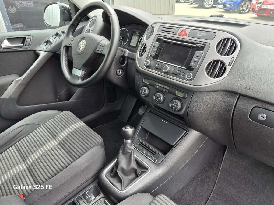 Black Volkswagen Tiguan 2009 in Taurage, with an engine capacity of 2.00 L and mileage of 231 thousand km for 5200 €, photo 11 on AUTOMOTO.COM.LV