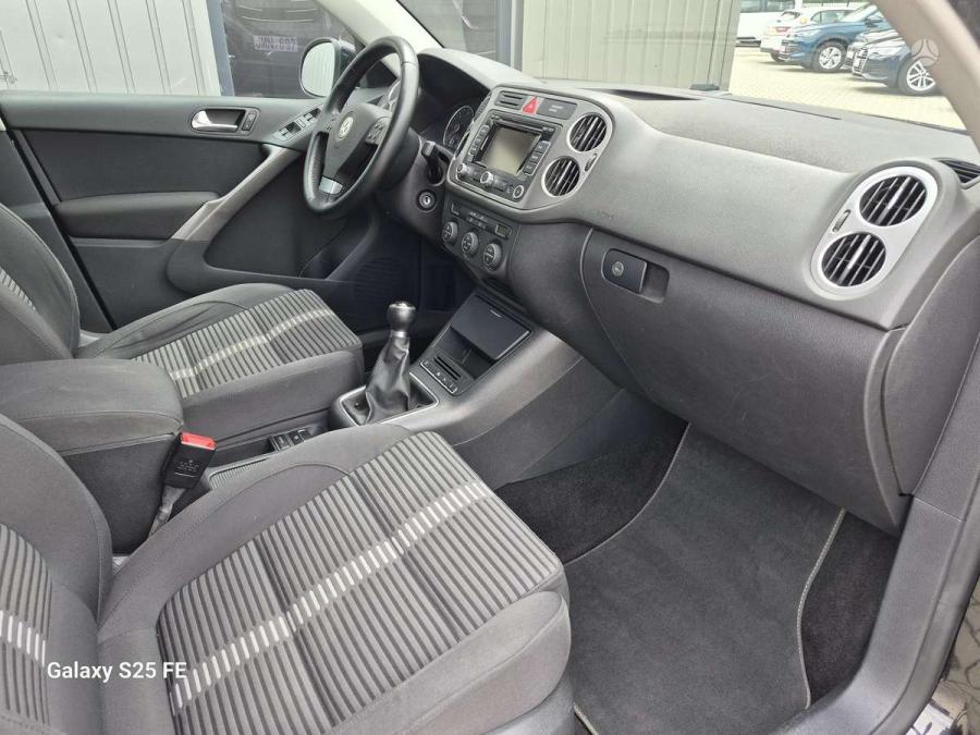 Black Volkswagen Tiguan 2009 in Taurage, with an engine capacity of 2.00 L and mileage of 231 thousand km for 5200 €, photo 14 on AUTOMOTO.COM.LV