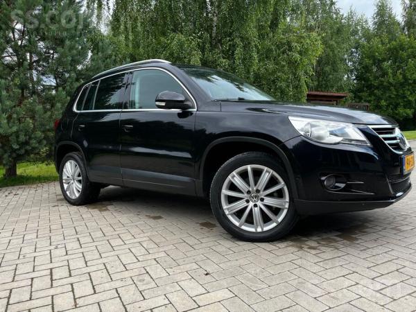 Melns Volkswagen Tiguan 2009 Cēsis, ar dzinēja tilpumu 2.00 L un nobraukumu 262 tūkst. km par 6950 €, foto 2 vietnē AUTOMOTO.COM.LV