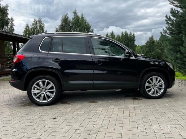 Melns Volkswagen Tiguan 2009 Cēsis, ar dzinēja tilpumu 2.00 L un nobraukumu 262 tūkst. km par 6950 €, foto 5 vietnē AUTOMOTO.COM.LV