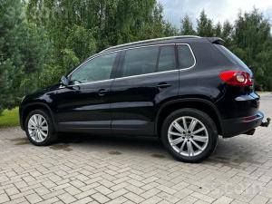 Black Volkswagen Tiguan 2009 in Cesis, with an engine capacity of 2.00 L and mileage of 262 thousand km for 6950 €, photo 7 on AUTOMOTO.COM.LV