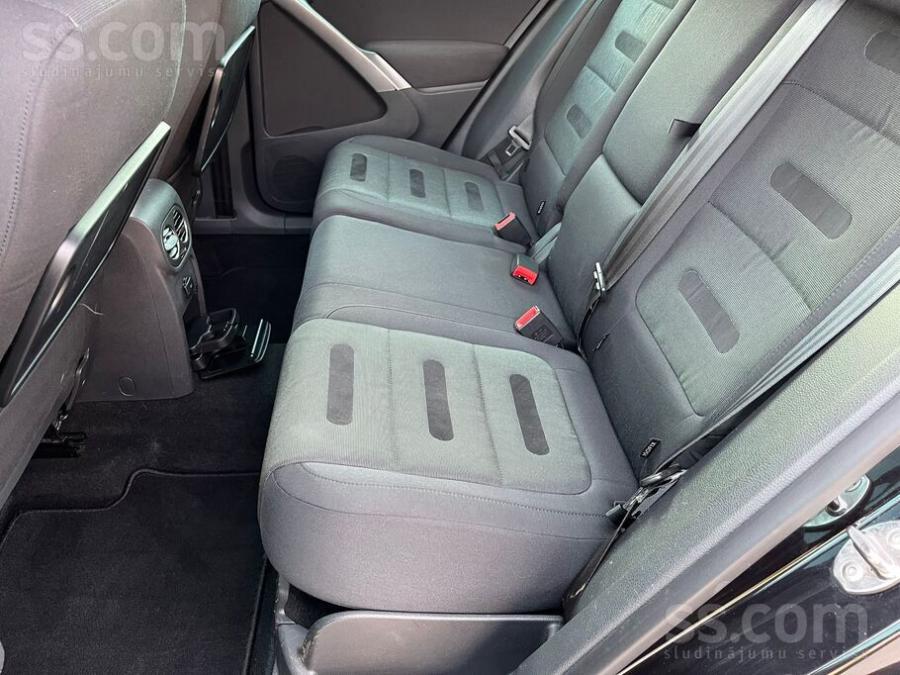 Black Volkswagen Tiguan 2009 in Cesis, with an engine capacity of 2.00 L and mileage of 262 thousand km for 6950 €, photo 9 on AUTOMOTO.COM.LV