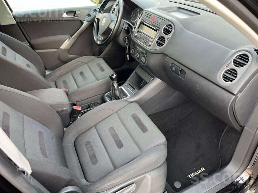 Black Volkswagen Tiguan 2009 in Cesis, with an engine capacity of 2.00 L and mileage of 262 thousand km for 6950 €, photo 11 on AUTOMOTO.COM.LV