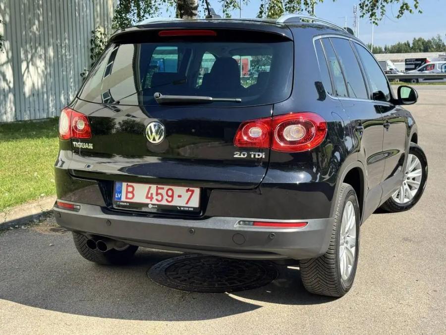Melns Volkswagen Tiguan 2009 Rīga, ar dzinēja tilpumu 2.00 L un nobraukumu 240 tūkst. km par 6000 €, foto 10 vietnē AUTOMOTO.COM.LV
