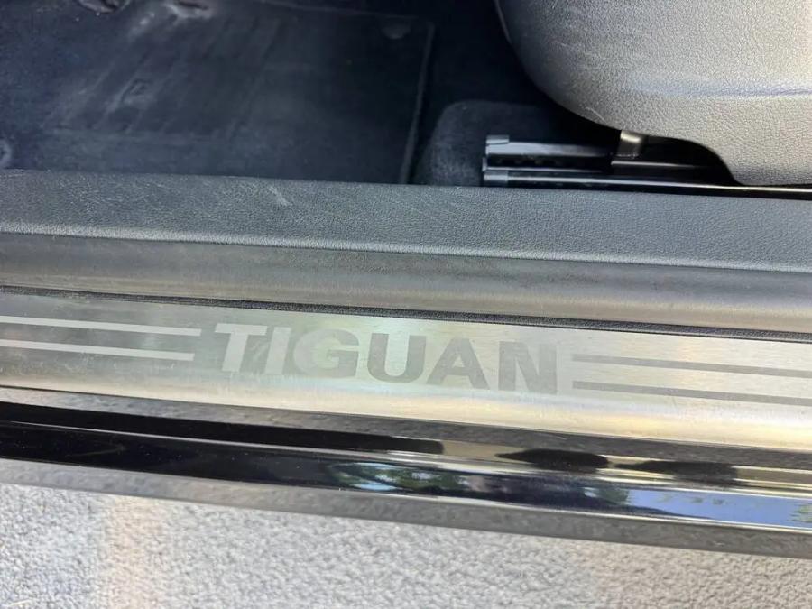Melns Volkswagen Tiguan 2009 Rīga, ar dzinēja tilpumu 2.00 L un nobraukumu 240 tūkst. km par 6000 €, foto 18 vietnē AUTOMOTO.COM.LV