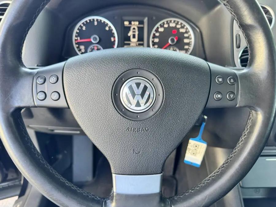 Melns Volkswagen Tiguan 2009 Rīga, ar dzinēja tilpumu 2.00 L un nobraukumu 240 tūkst. km par 6000 €, foto 21 vietnē AUTOMOTO.COM.LV