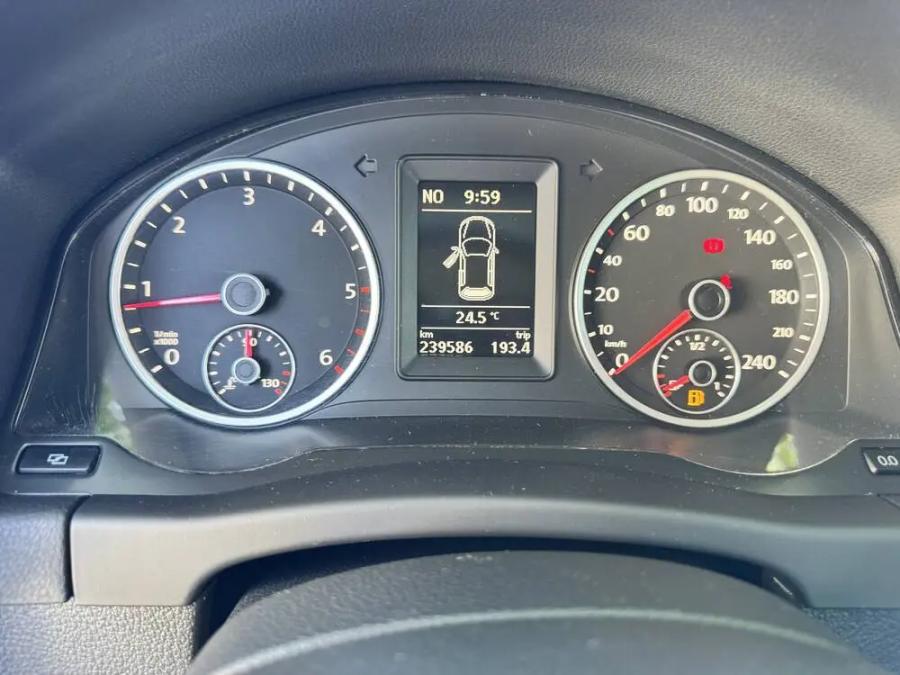 Melns Volkswagen Tiguan 2009 Rīga, ar dzinēja tilpumu 2.00 L un nobraukumu 240 tūkst. km par 6000 €, foto 22 vietnē AUTOMOTO.COM.LV