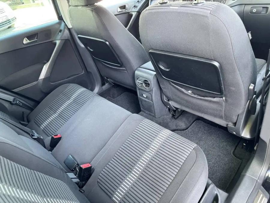 Melns Volkswagen Tiguan 2009 Rīga, ar dzinēja tilpumu 2.00 L un nobraukumu 240 tūkst. km par 6000 €, foto 28 vietnē AUTOMOTO.COM.LV