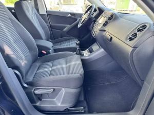 Melns Volkswagen Tiguan 2009 Rīga, ar dzinēja tilpumu 2.00 L un nobraukumu 240 tūkst. km par 6000 €, foto 30 vietnē AUTOMOTO.COM.LV