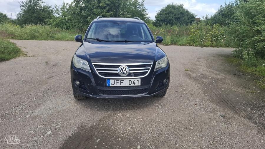 Black Volkswagen Tiguan 2009 in Siauliai, with an engine capacity of 2.00 L and mileage of 337 thousand km for 3750 €, photo 3 on AUTOMOTO.COM.LV