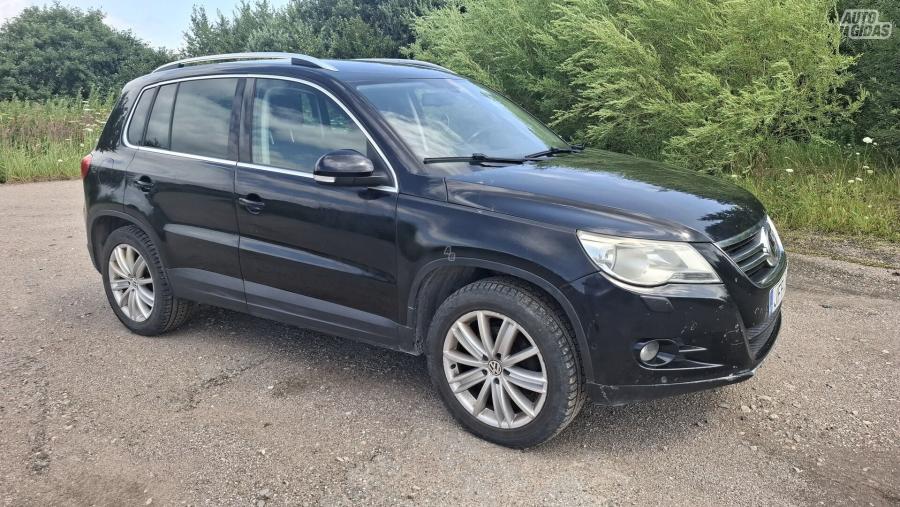 Black Volkswagen Tiguan 2009 in Siauliai, with an engine capacity of 2.00 L and mileage of 337 thousand km for 3750 €, photo 4 on AUTOMOTO.COM.LV