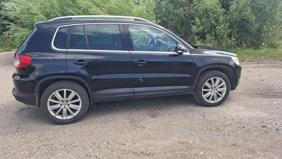 Black Volkswagen Tiguan 2009 in Siauliai, with an engine capacity of 2.00 L and mileage of 337 thousand km for 3750 €, photo 5 on AUTOMOTO.COM.LV